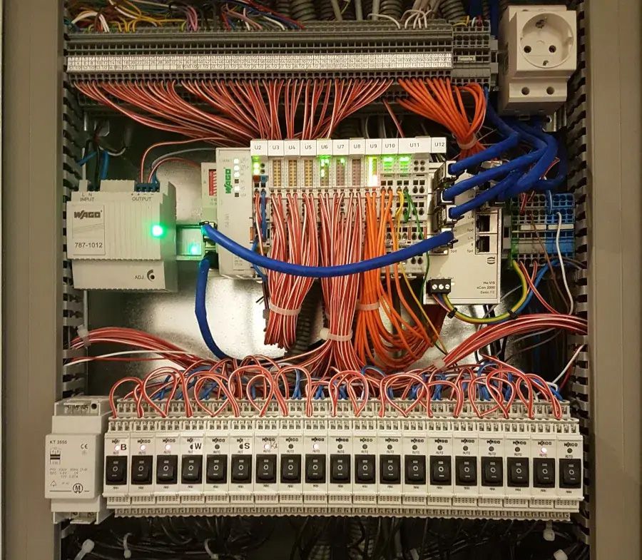 Automatisierte Lichttechnik | industrielle Beleuchtungssteuerung